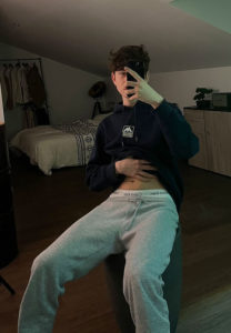 เปิดวาร์ป Enzo Leroy หนุ่มฝรั่งลำย๊าวยาว โชว์สยิวขายเสียวบนทวิตเตอร์